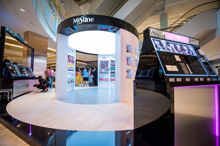 MISTINE POP UP BOOTH @ CENTRAL WORLD – NEO EXHIBIT CO.,LTD.