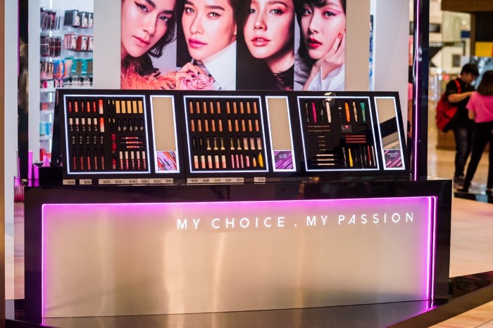 MISTINE POP UP BOOTH @ CENTRAL WORLD – NEO EXHIBIT CO.,LTD.