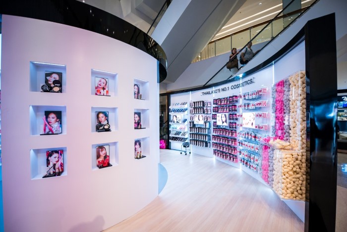 MISTINE POP UP BOOTH @ CENTRAL WORLD – NEO EXHIBIT CO.,LTD.