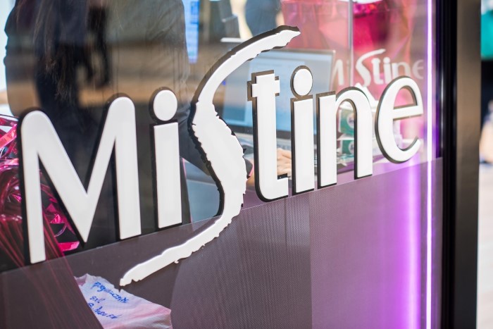 MISTINE POP UP BOOTH @ CENTRAL WORLD – NEO EXHIBIT CO.,LTD.