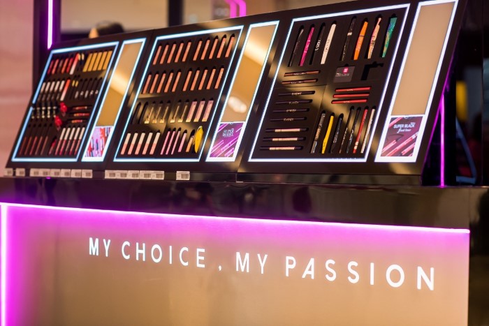 MISTINE POP UP BOOTH @ CENTRAL WORLD – NEO EXHIBIT CO.,LTD.