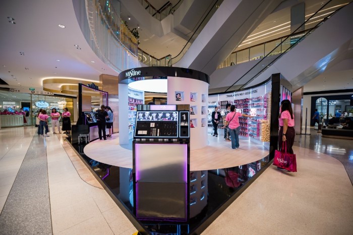 MISTINE POP UP BOOTH @ CENTRAL WORLD – NEO EXHIBIT CO.,LTD.