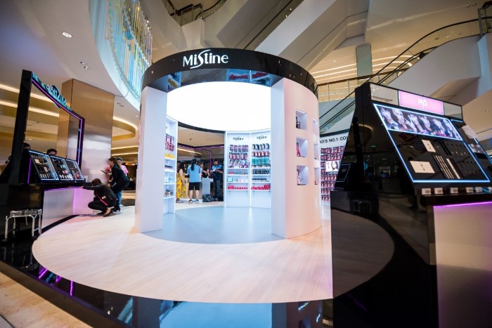 MISTINE POP UP BOOTH @ CENTRAL WORLD – NEO EXHIBIT CO.,LTD.