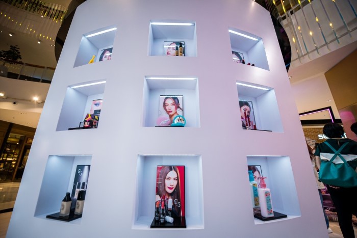 MISTINE POP UP BOOTH @ CENTRAL WORLD – NEO EXHIBIT CO.,LTD.